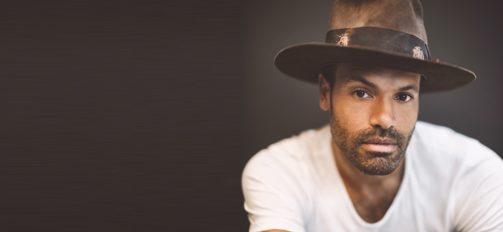 Boek Alain Clark op je festival of evenement - Agents After All